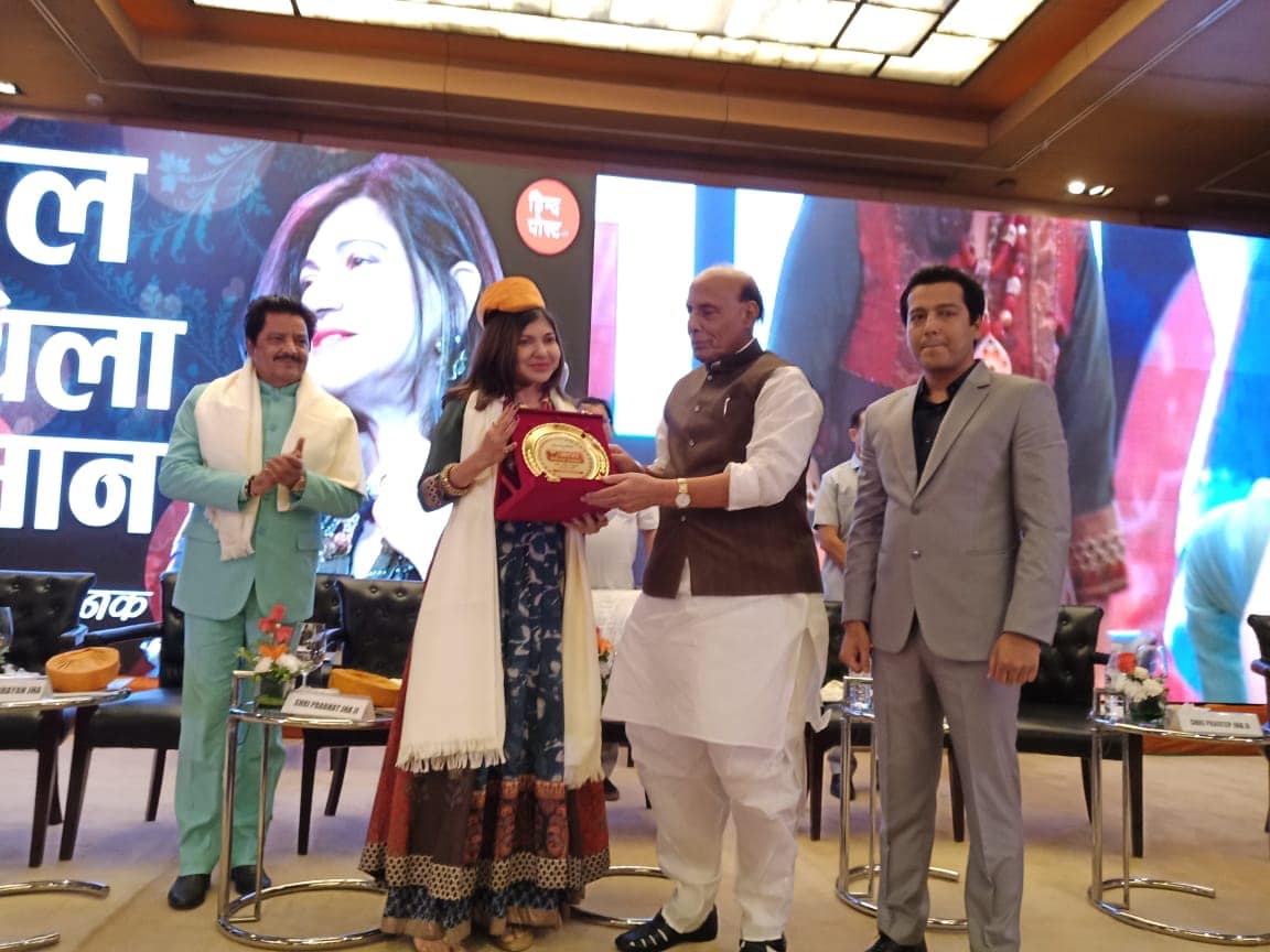 Alka Yagnik Biography - Early Life to Stardom